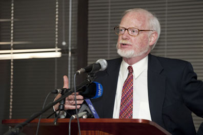 Complacent bureaucracy India's bane, says British professor - FacenFacts