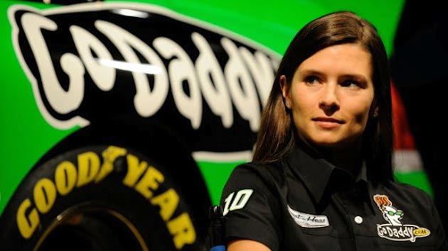 Danica Patrick finishes 38th in Daytona 500 - FacenFacts