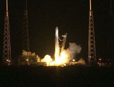 SpaceX's Dragon capsule set to dock with space station - FacenFacts