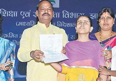 Jharkhand CM Raghubar Das promises ressettlement - FacenFacts