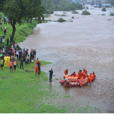 All 700 Passengers On Board Stranded Mahalaxmi Express - FacenFacts